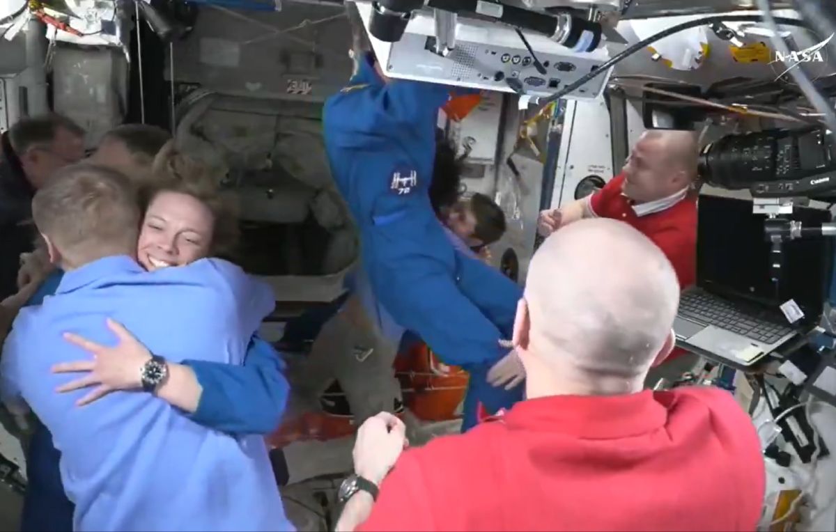 FINALLY ON THE WAY TO EARTH: Musk’s spacecraft successfully picked up ...