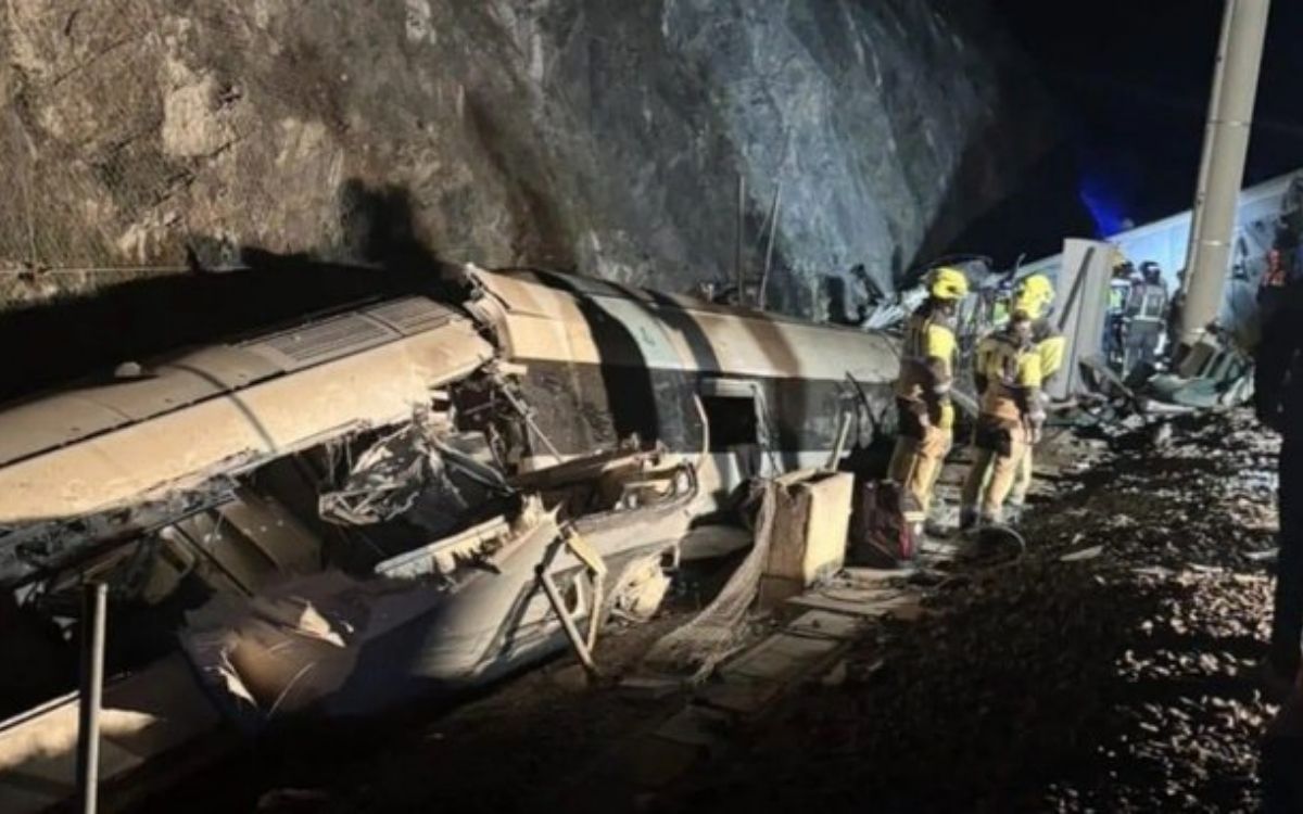 HORRIFIC RAILWAY ACCIDENT IN SPAIN: At least 39 people killed in train ...