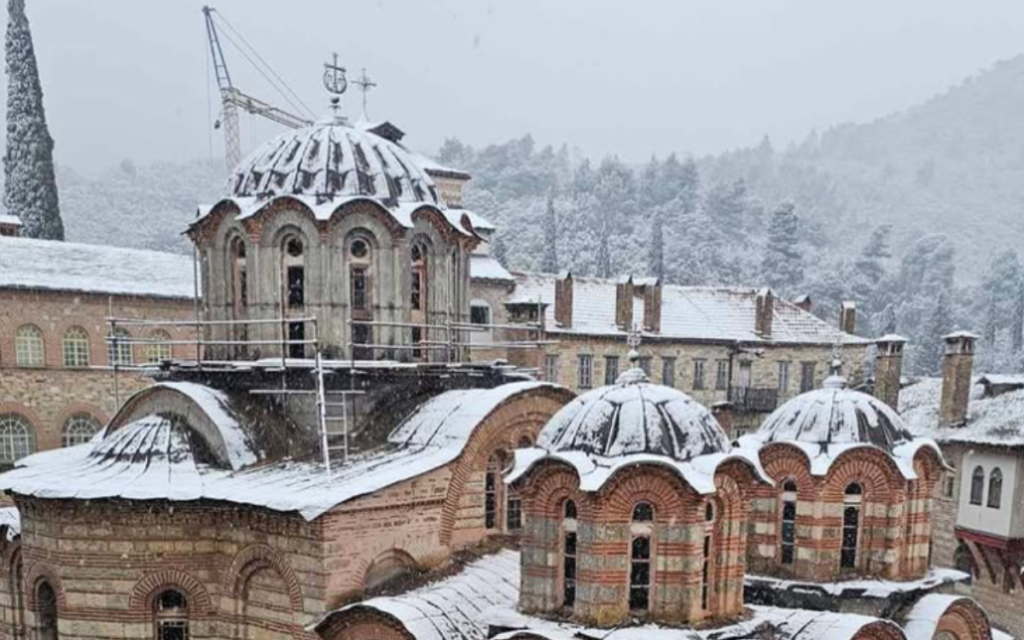 HILANDAR TURNED WHITE: Snow delighted Serbian monks after almost a ...