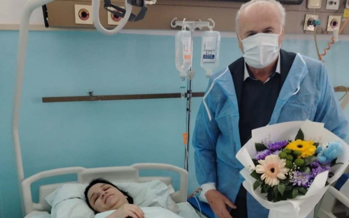 ONE GESTURE, TWENTY YEARS: Zoran Gifts a Gold Coin to the First-Born ...