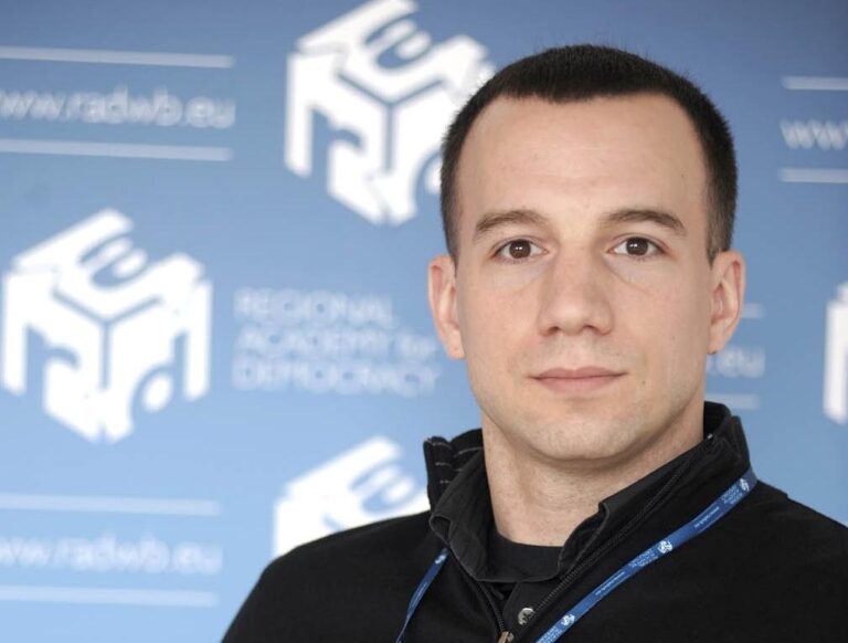 NOVI KONZUL STIGAO SA KOSOVA: Damjan Jović, bivši Jejl student, član ...