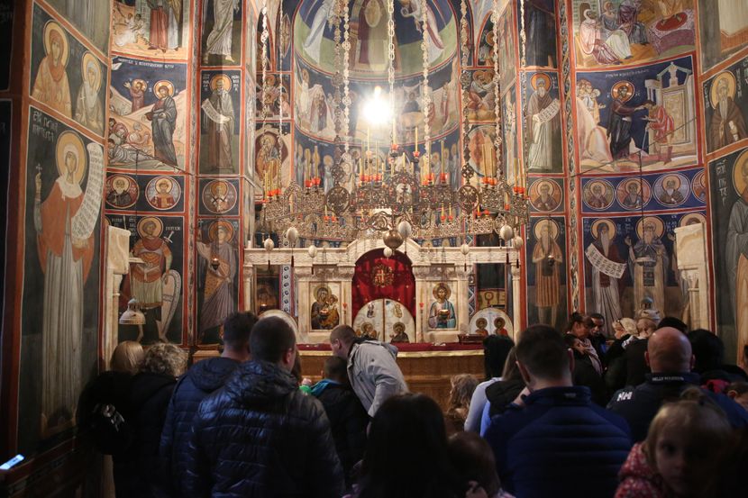 U MANASTIRU TUMANE TRADICIONALNO PRESVLAČENJE MOŠTIJU SVETOG ZOSIMA ...
