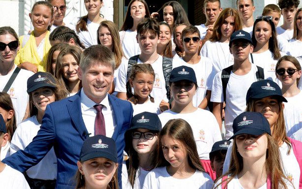 “SRBIJA BRINE O SVOM NARODU, GDE GOD DA ŽIVI”: Arno Gujon ugostio 200 ...