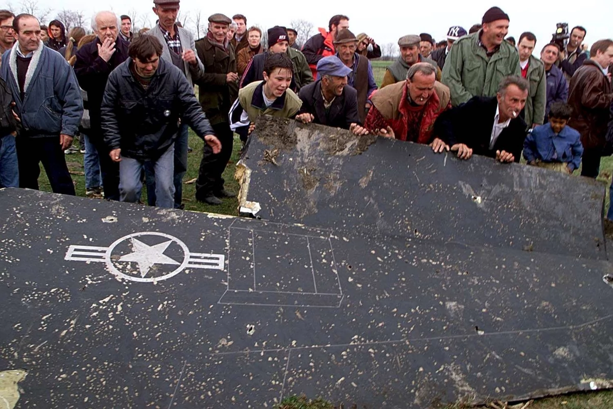 26 YEARS AGO SERBIA SHOT DOWN THE “INVISIBLE”: In Buđanovci, a kolo was ...