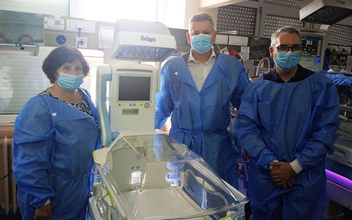 VELIKO SRCE SRPKINJE IZ AMERIKE: Tamara donirala najsavremeniji neonatalni inkubator ...