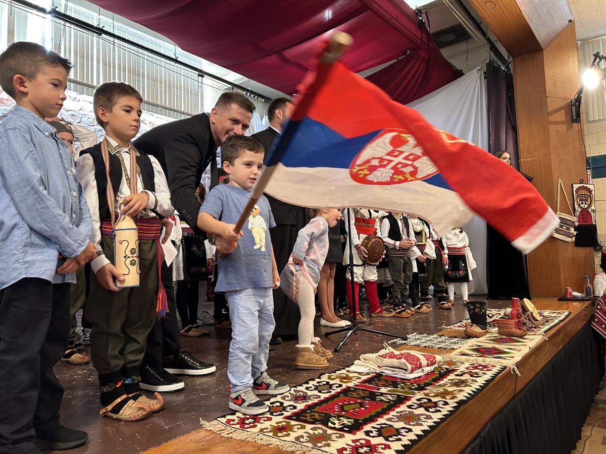 „OVA CRKVA JE DAR OD BOGA“: Srpska deca dobila školu i vrtić u novom ...