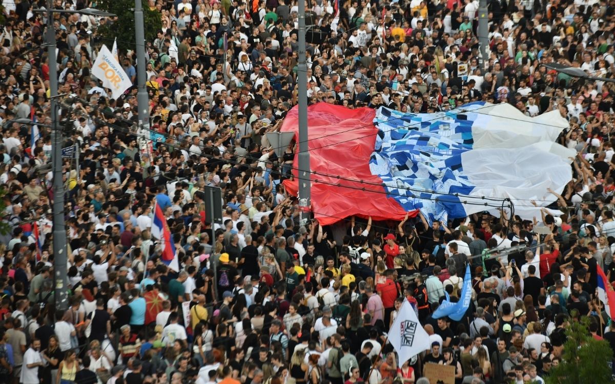 ŠPANSKI NOVINAR NAPRAVIO FILM O SRPSKIM STUDENTIMA: „Dok većina zapadne ...