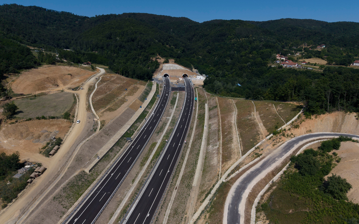 VUČIĆEVA REČ JAČA OD STRUKE: Autoput se otvara iako stručnjaci nisu ...